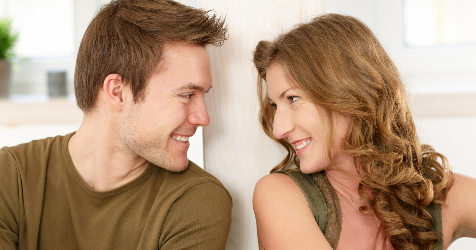 10 ways a man looks at a woman he loves - The Considered Man
