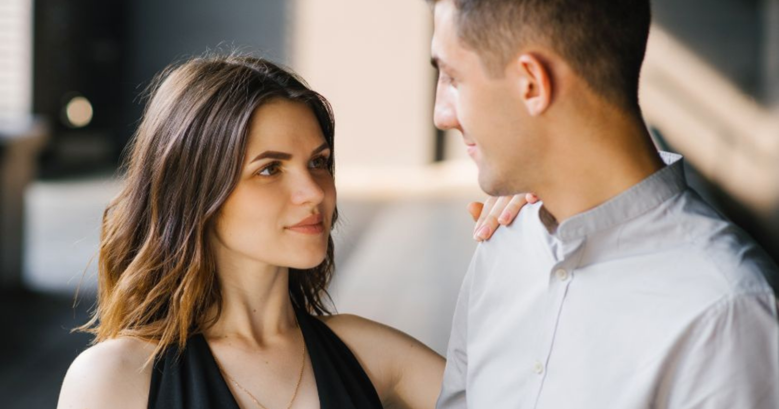 9 surprising signs she likes you by the way she looks at you - The ...